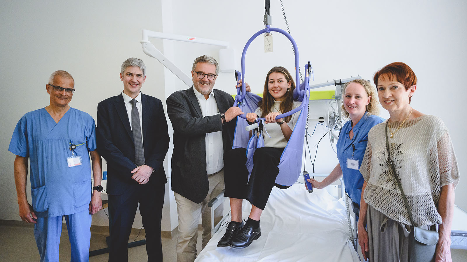 Stadtrat Peter Hacker eröffnet sanierten Pavillon für Neurologie in ...
